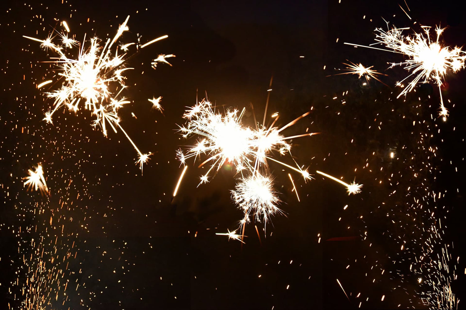 10 Creative Wedding Sparkler Exit Ideas to Make Your Send-Off Unforget ...